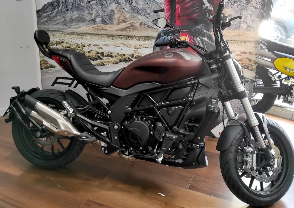 Location Benelli 502 C Cruiser | Roubaix | Easy Renter